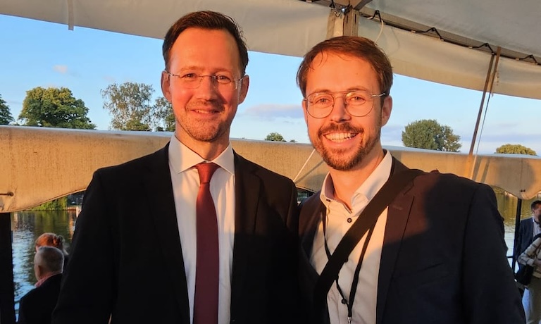 Know-how-Transfer im Bundestag mit Sauerländer Wirtschaftsjunior Franz ...